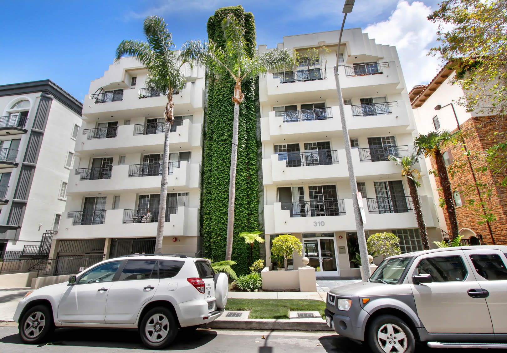 310 S. Swall Drive Apartments | Apartments in Los Angeles, CA