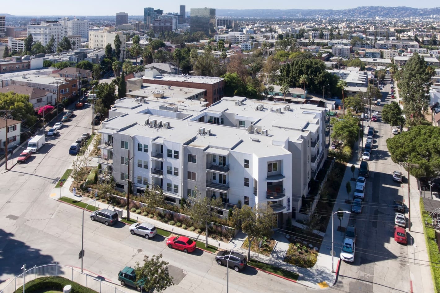 Photos and Video of Grand View Towers in Los Angeles, CA
