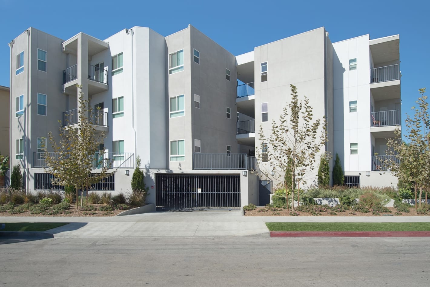 Photos and Video of Grand View Towers in Los Angeles, CA