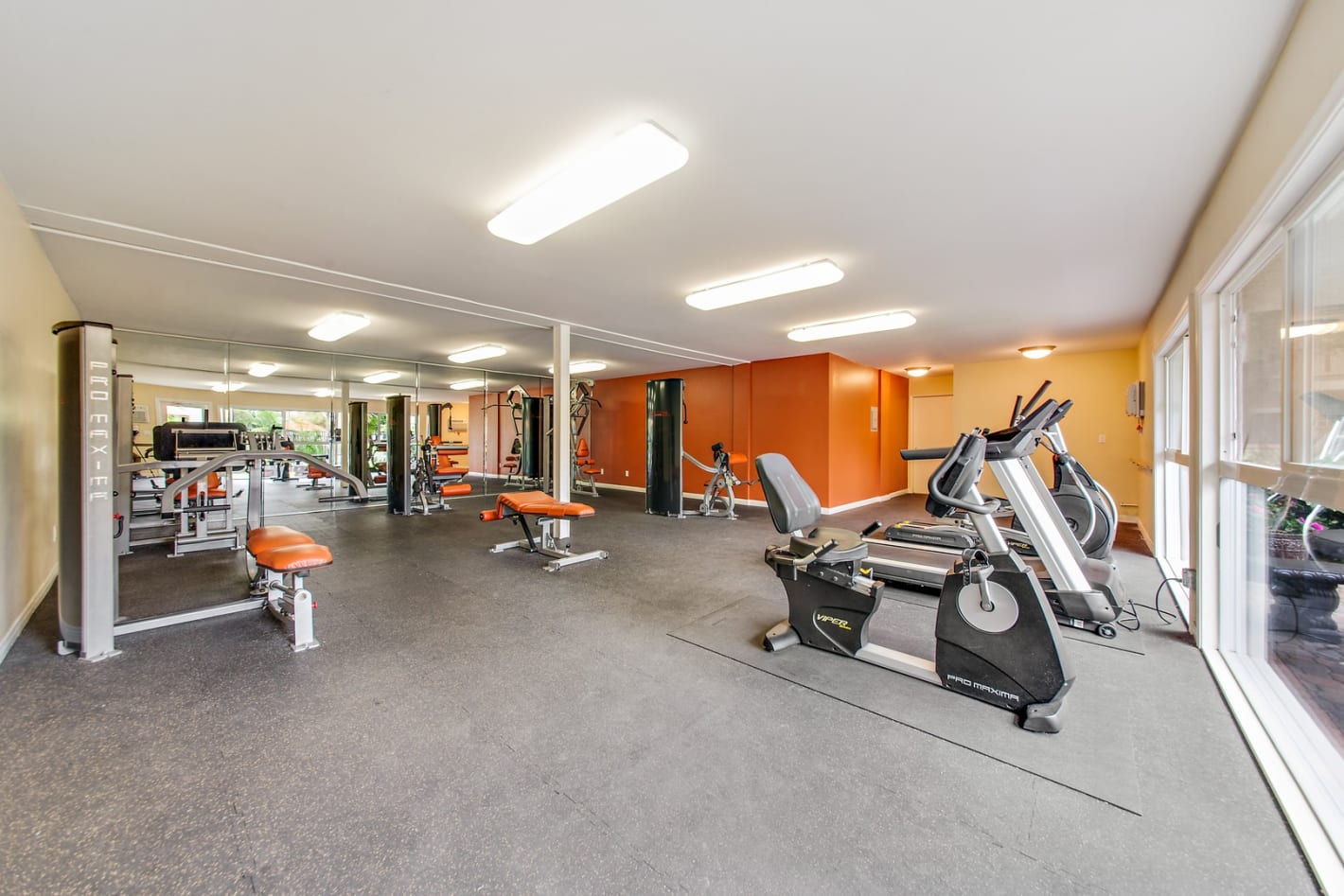 Photos and Video of Villa La Paloma in Reseda, CA