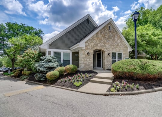 Apartments for Rent in Oakley, Cincinnati | BrookStone Village