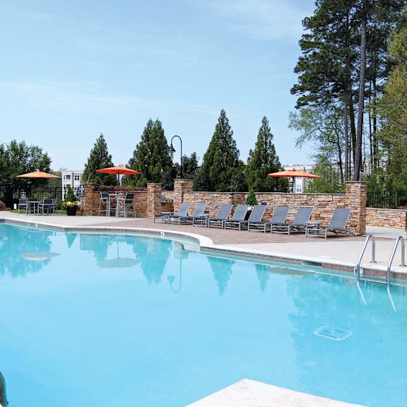 Property details for Weston Lakeside Apartments from Stoltz Management