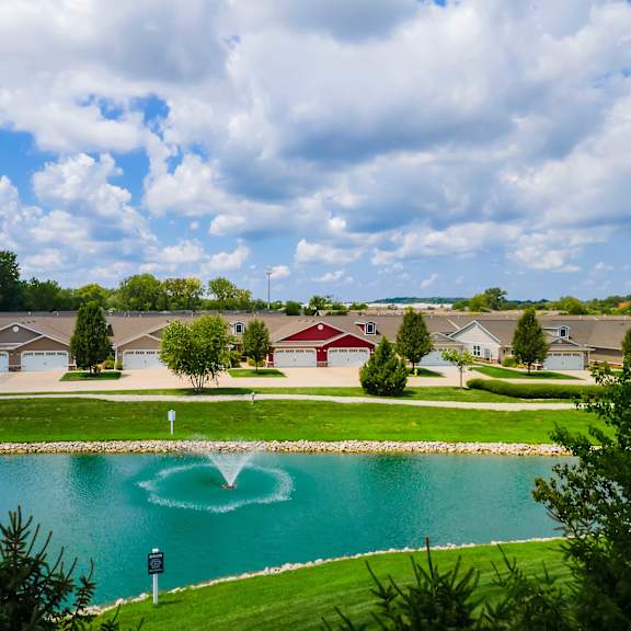 Redwood Apartment Neighborhoods | Apartments in Independence, OH | RENTCafe