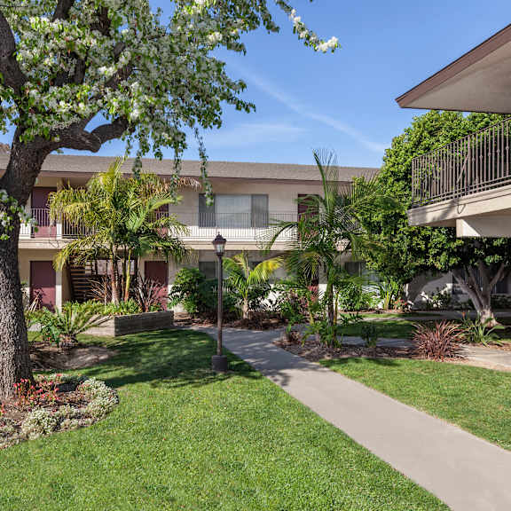Property details for Casa De Portola Apartments from FDC Management, Inc.