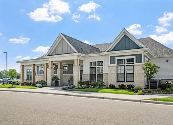 Photos | Elwood Apartment Homes