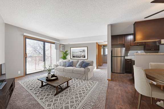 Apartments in Roseville, MN | Rosedale Estates Apartments
