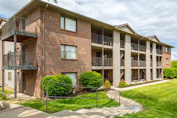 Northwest Omaha Apartments | Maple Ridge