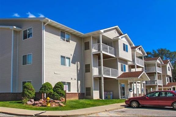 Northwest Omaha Apartments | Maple Ridge