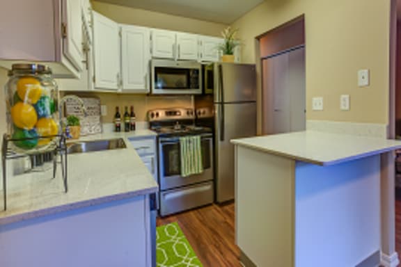 1, 2 & 3 Bedroom Apartments in Cedar Mill | Commons at Timber Creek
