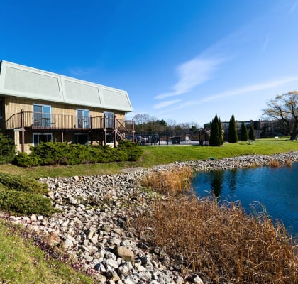 Foxboro Apartments | Apartments for Rent in Wheeling, IL