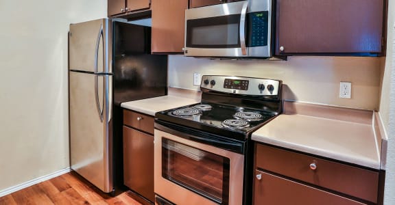 MacArthur Ridge Apartments | 1 & 2-Bedrooms in Irving, TX
