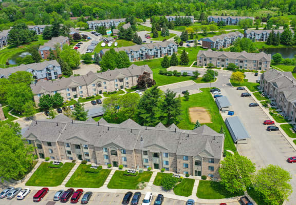 Apartments in Walker, MI on Alpine | Green Ridge Apartments