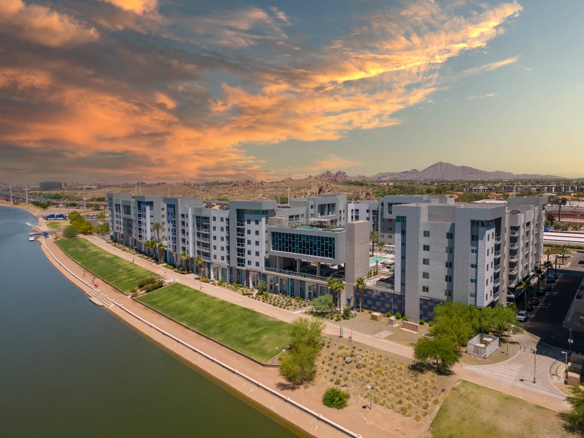 Photos & Videos of Apartments in Tempe, AZ | Aura Watermark