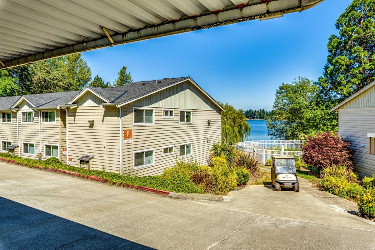 SeaTac Apartments, WA | Landing at Angle Lake | Photos