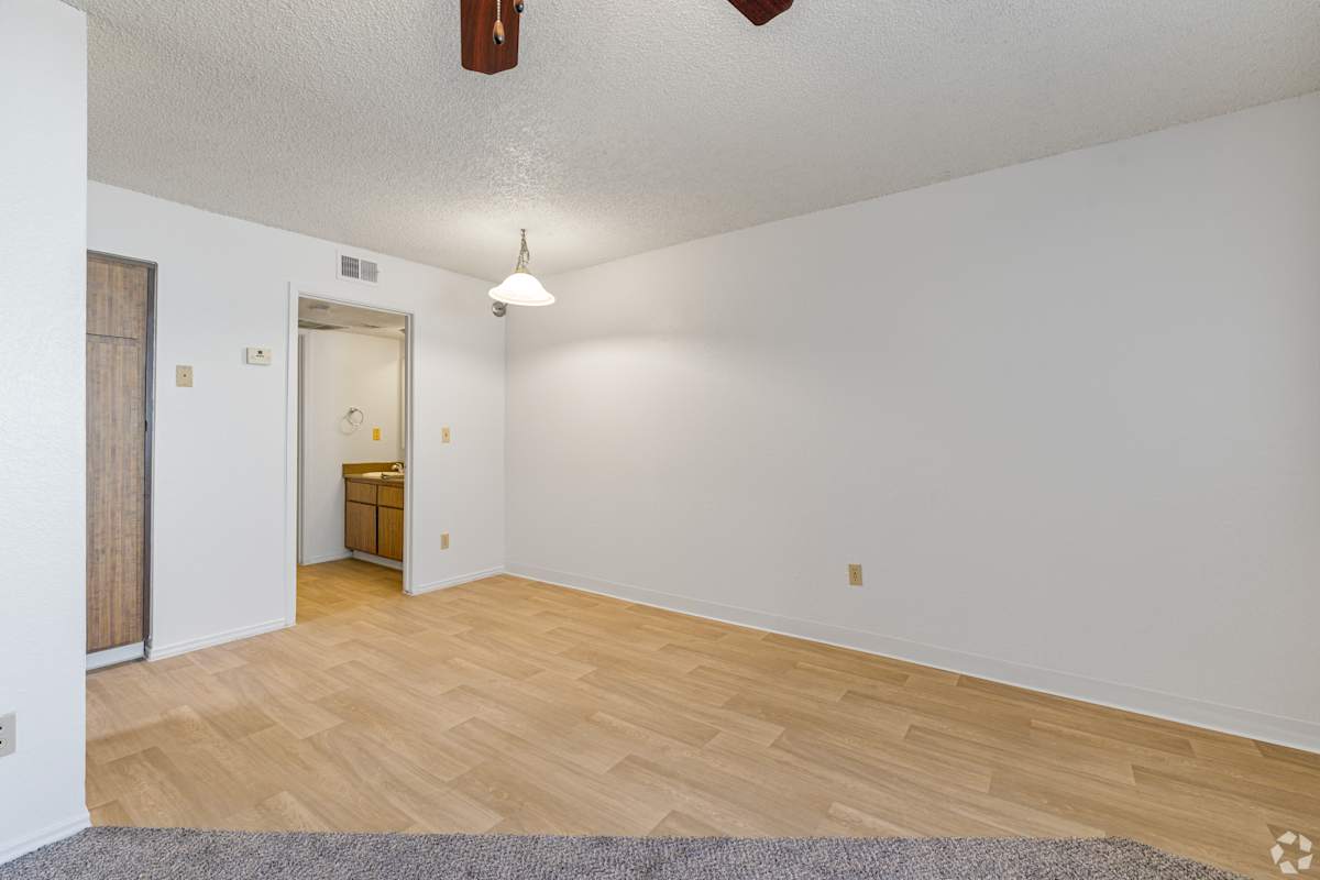 Photos and Video of Orange Tree Villa Apartments in Scottsdale, AZ