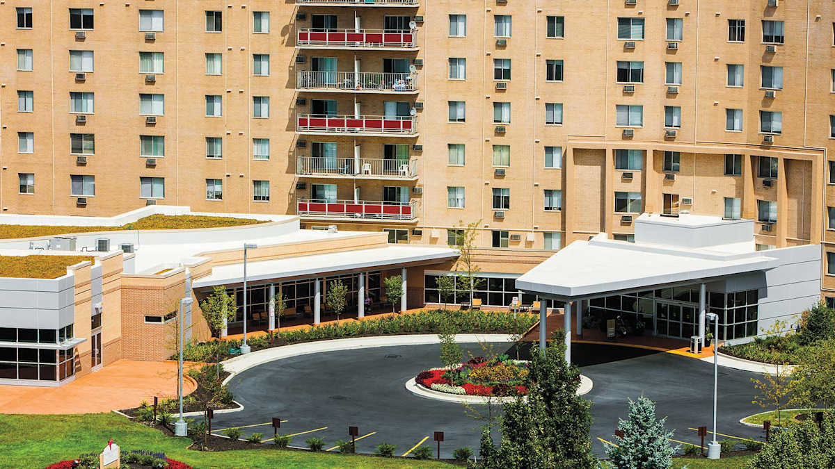 Apartments for Rent in Parma, OH | Hummingbird Pointe & The Gardens