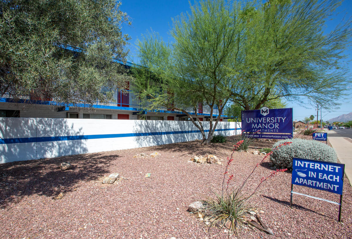 Photos & Tour | University Manor Apartments | Tucson, AZ