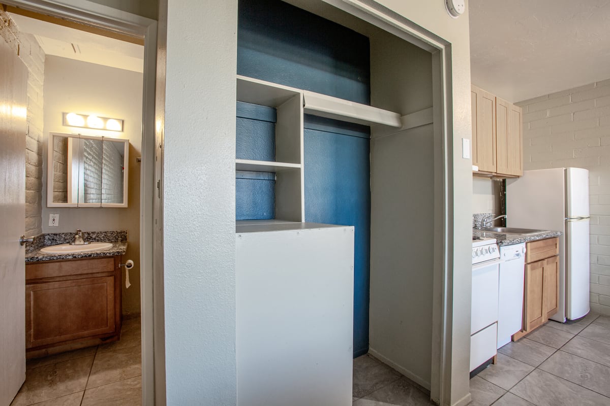 Photos & Tour | University Manor Apartments | Tucson, AZ