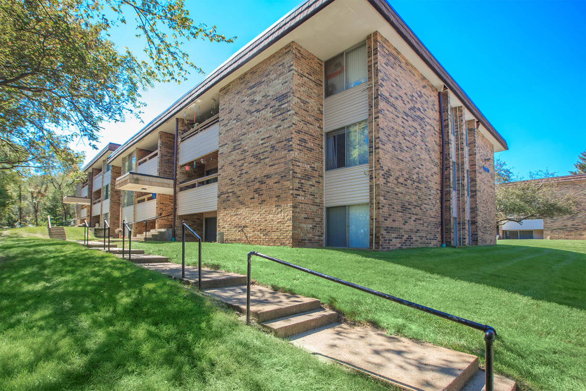 Photos and Video of 611 Regency Way in Kalamazoo, MI