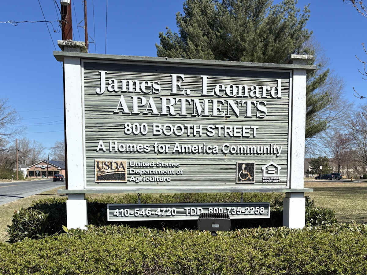 Property details for James E. Leonard Apartments from TM Associates ...