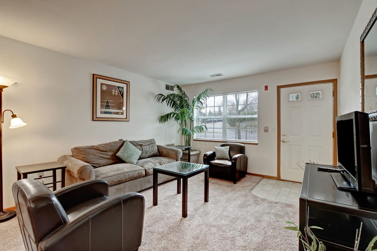 Photo Gallery | Arbor Ridge Apartment Homes in Milwaukee, WI | Weidner