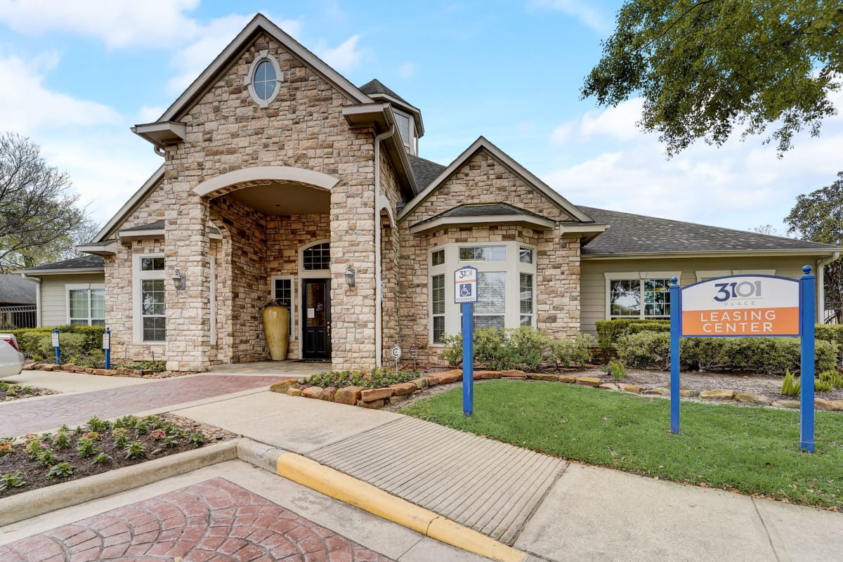 Photos and Video of 3101 Place Apartments in Rosenberg, TX