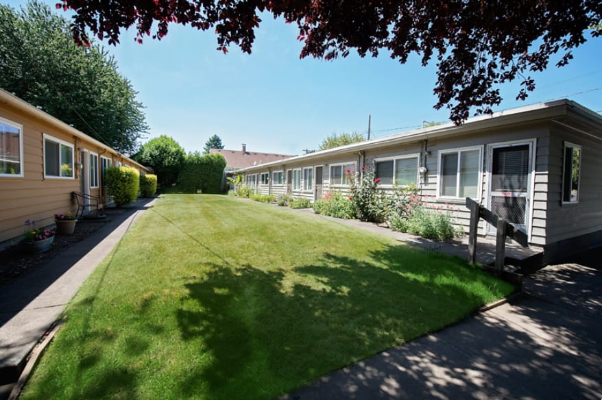 Photos and Video of Clinton Court in Portland, OR