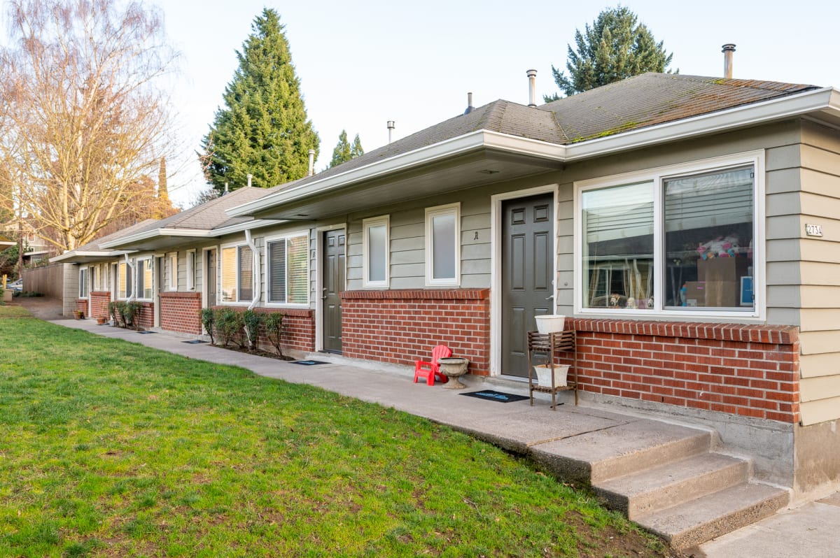 Photos and Video of Clinton Court in Portland, OR