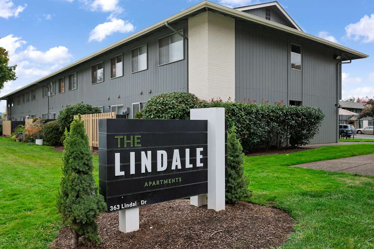 Photos and Video of Lindale Apartments in Springfield, OR