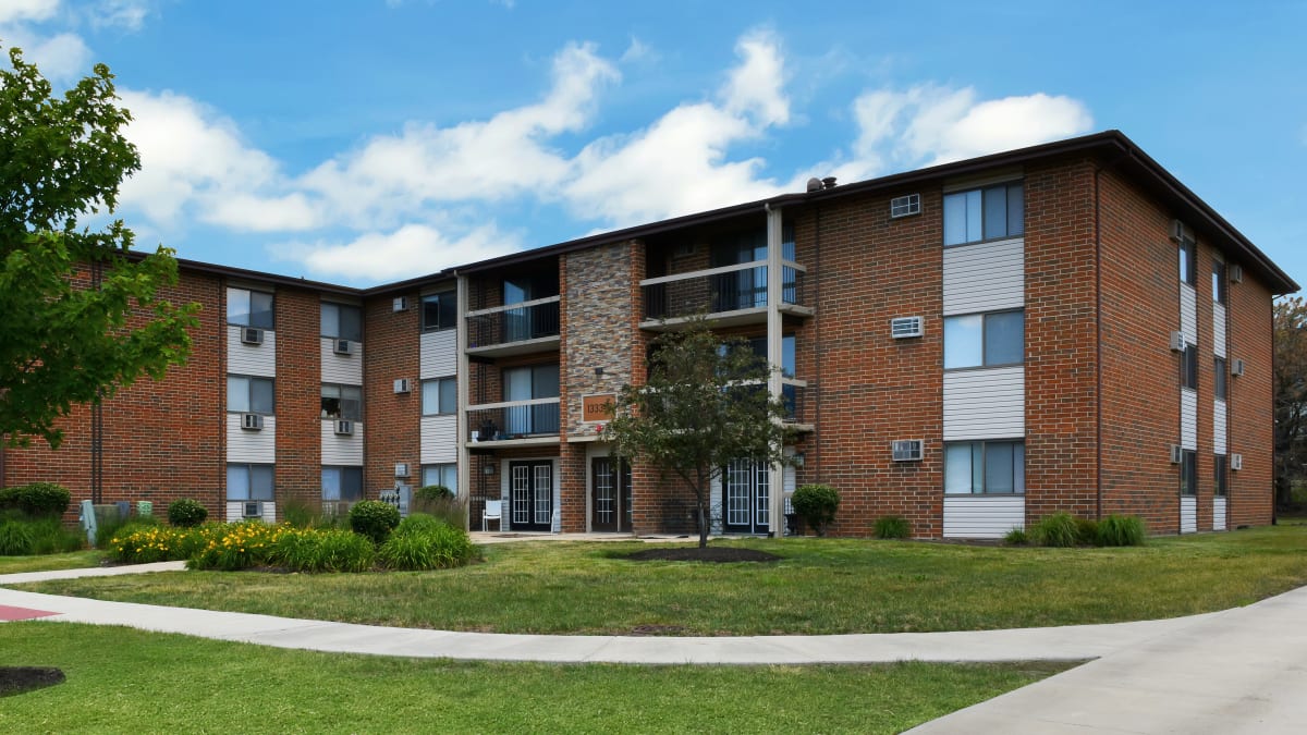 Apartments for Rent in Naperville, IL | The Ponds of Naperville