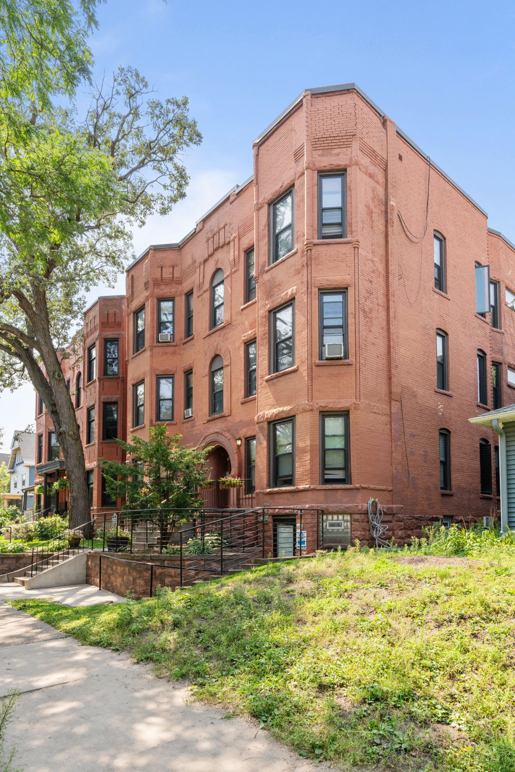 Photos and Video of Elliot Park Apartments in Minneapolis, MN