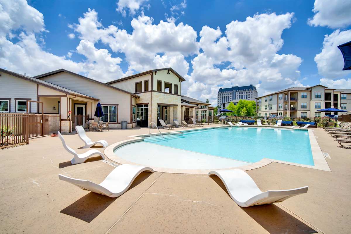 The Curve At Crescent Pointe