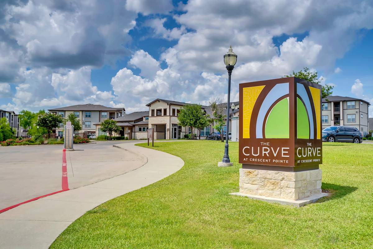 The Curve At Crescent Pointe
