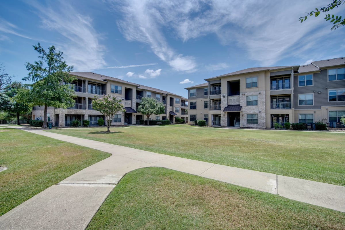 Photos and Video of Crescent Pointe Apartments in College Station, TX