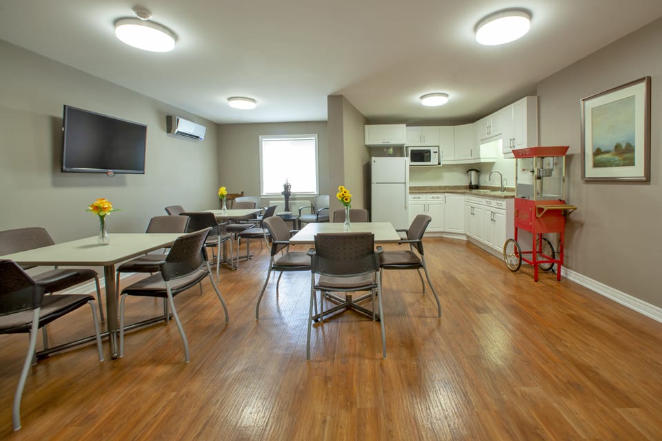 Photos and Video of Riverbend Tower Apartments in Chatham, ON