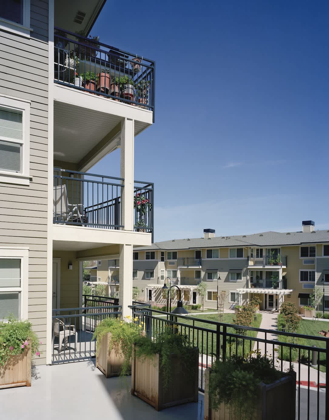 Photos and Video of Grayson Creek Apartments in Pleasant Hill, CA