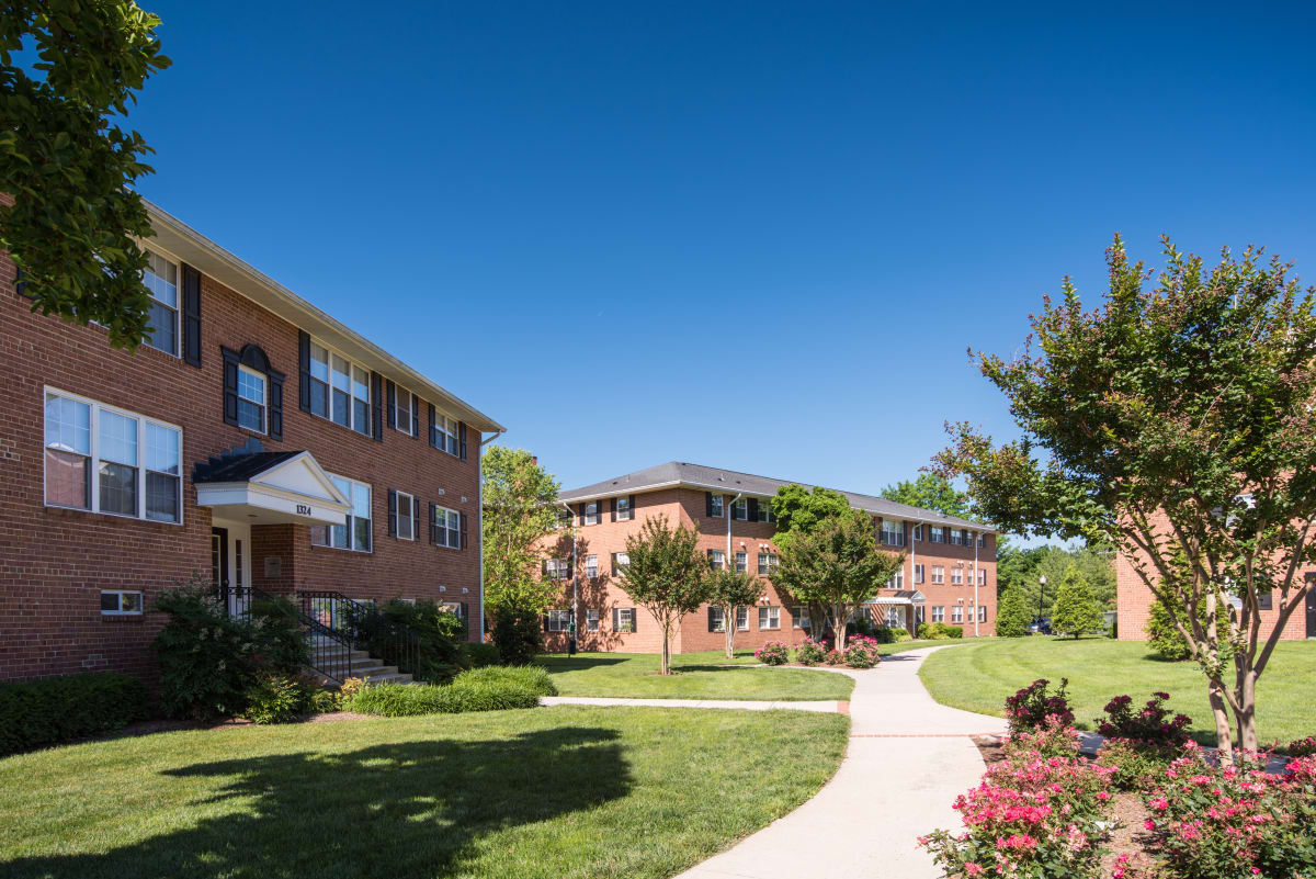 Best Apartment Rentals in National Landing Arlington VA | Photos