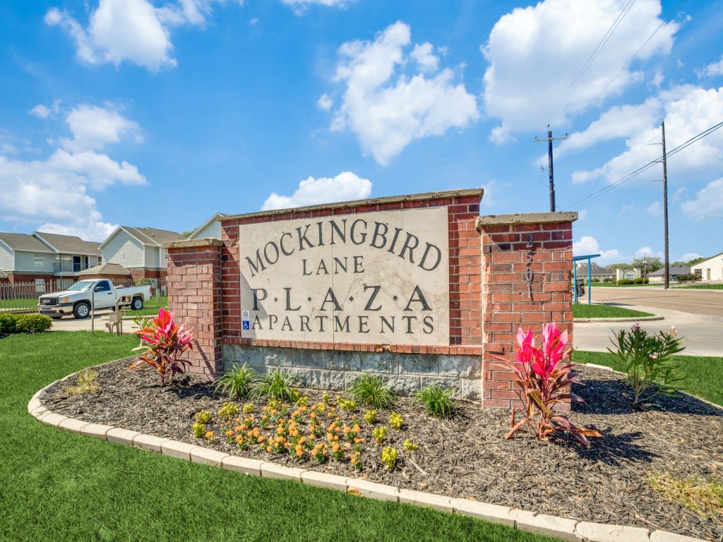 Photos and Video of Mockingbird Lane Plaza in Victoria, TX
