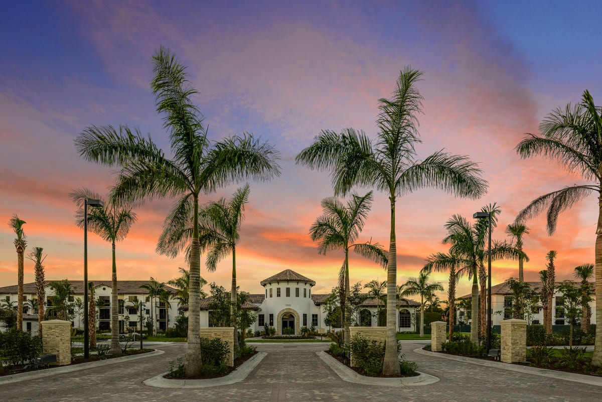 Photos | Palm Ranch Davie Apartments