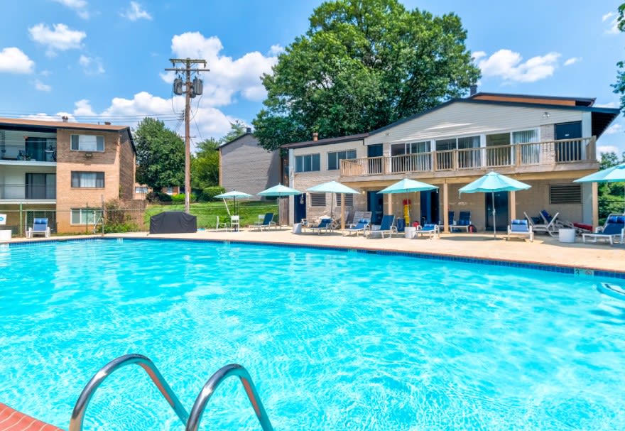 Apartments for Rent in Oxon Hill, MD | Oaks at Oxon Hill