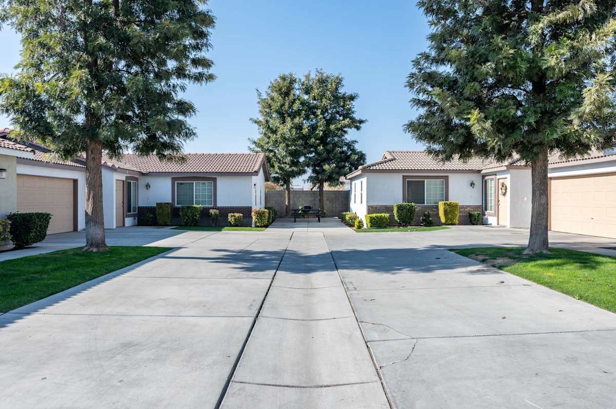 Bakersfield Townhomes for Rent | Tyner Ranch Townhomes