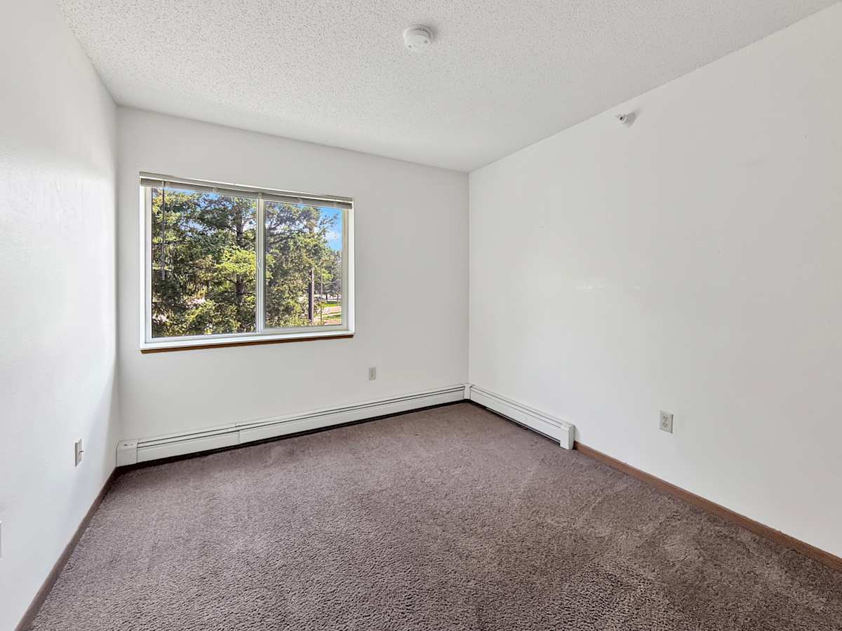 Photos and Video of Crown Ridge Apartments in Minnetonka, MN