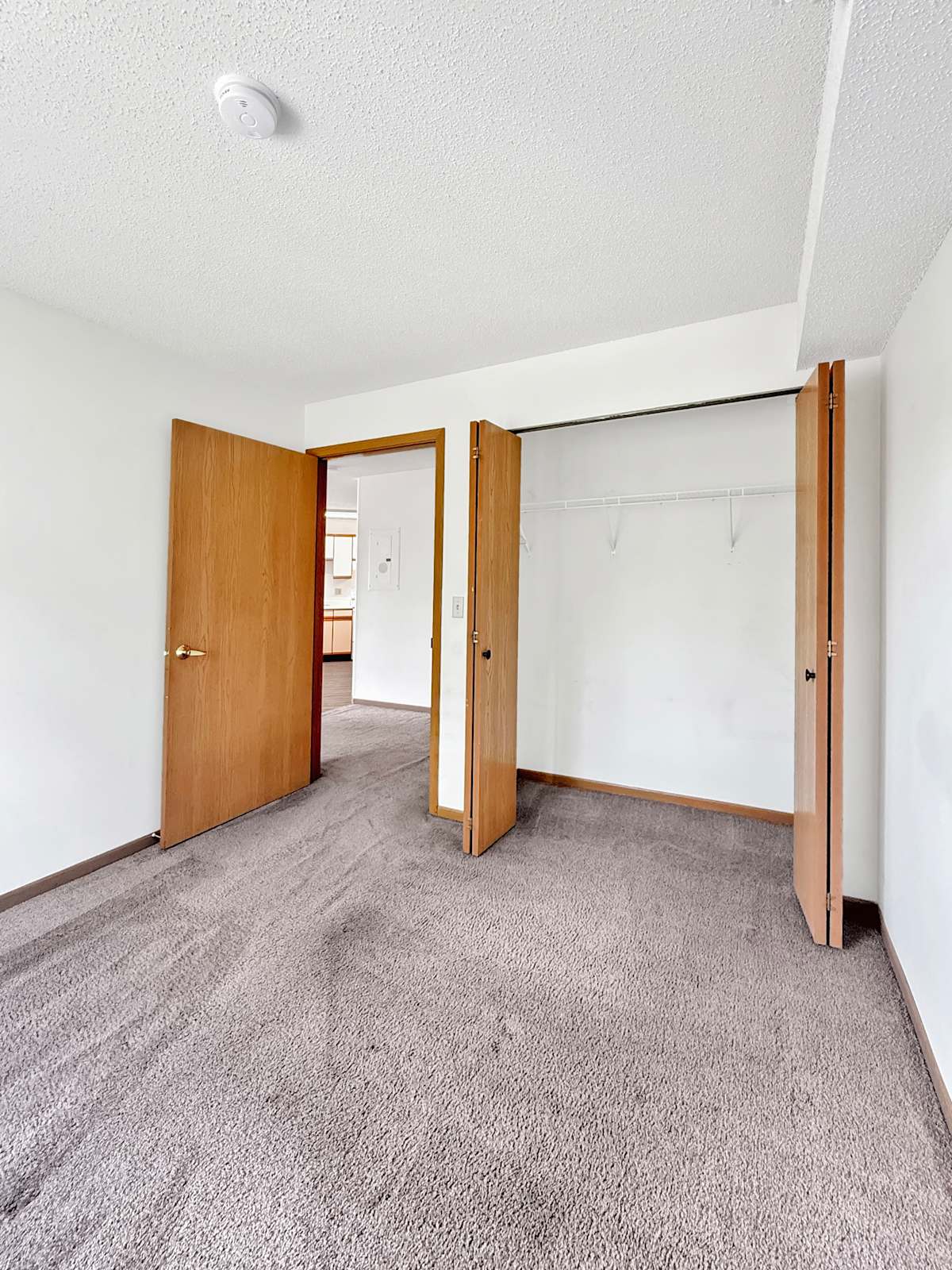 Photos and Video of Crown Ridge Apartments in Minnetonka, MN