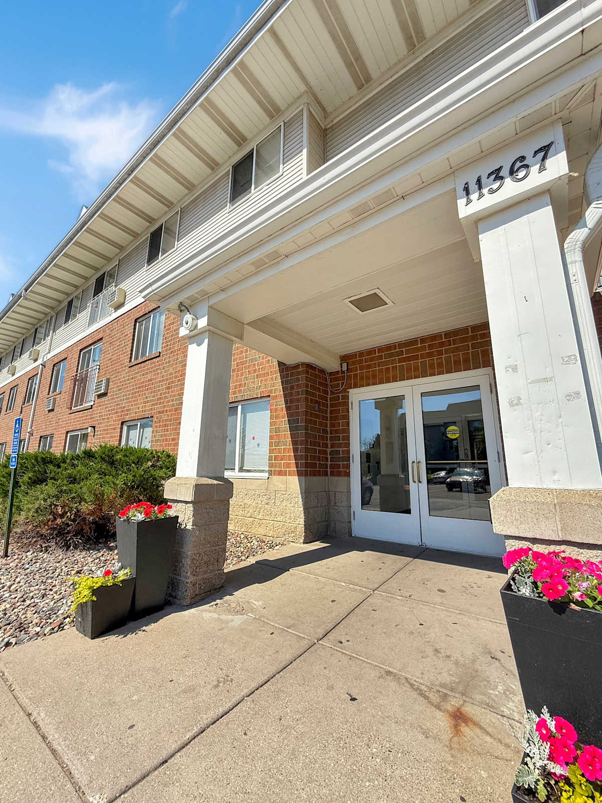 Photos and Video of Crown Ridge Apartments in Minnetonka, MN