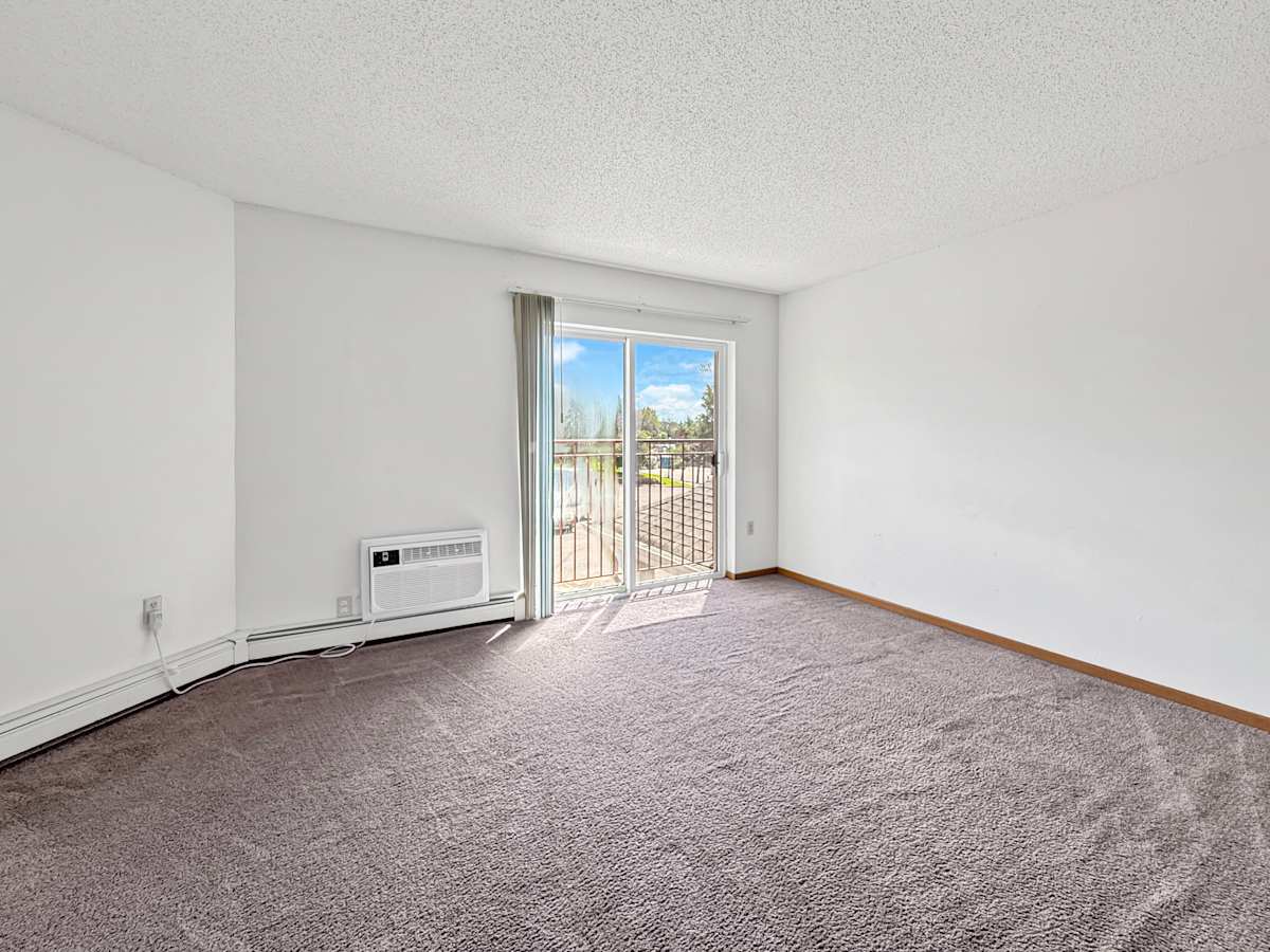 Photos and Video of Crown Ridge Apartments in Minnetonka, MN