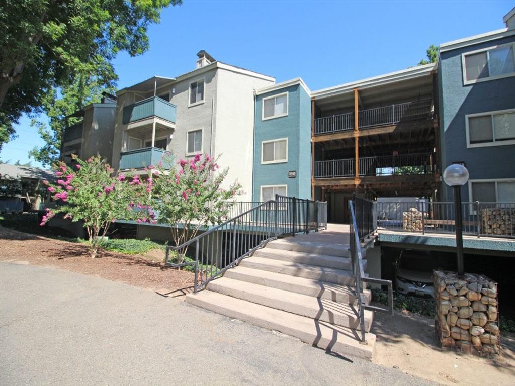 Photos and Video of American River Commons in Sacramento, CA