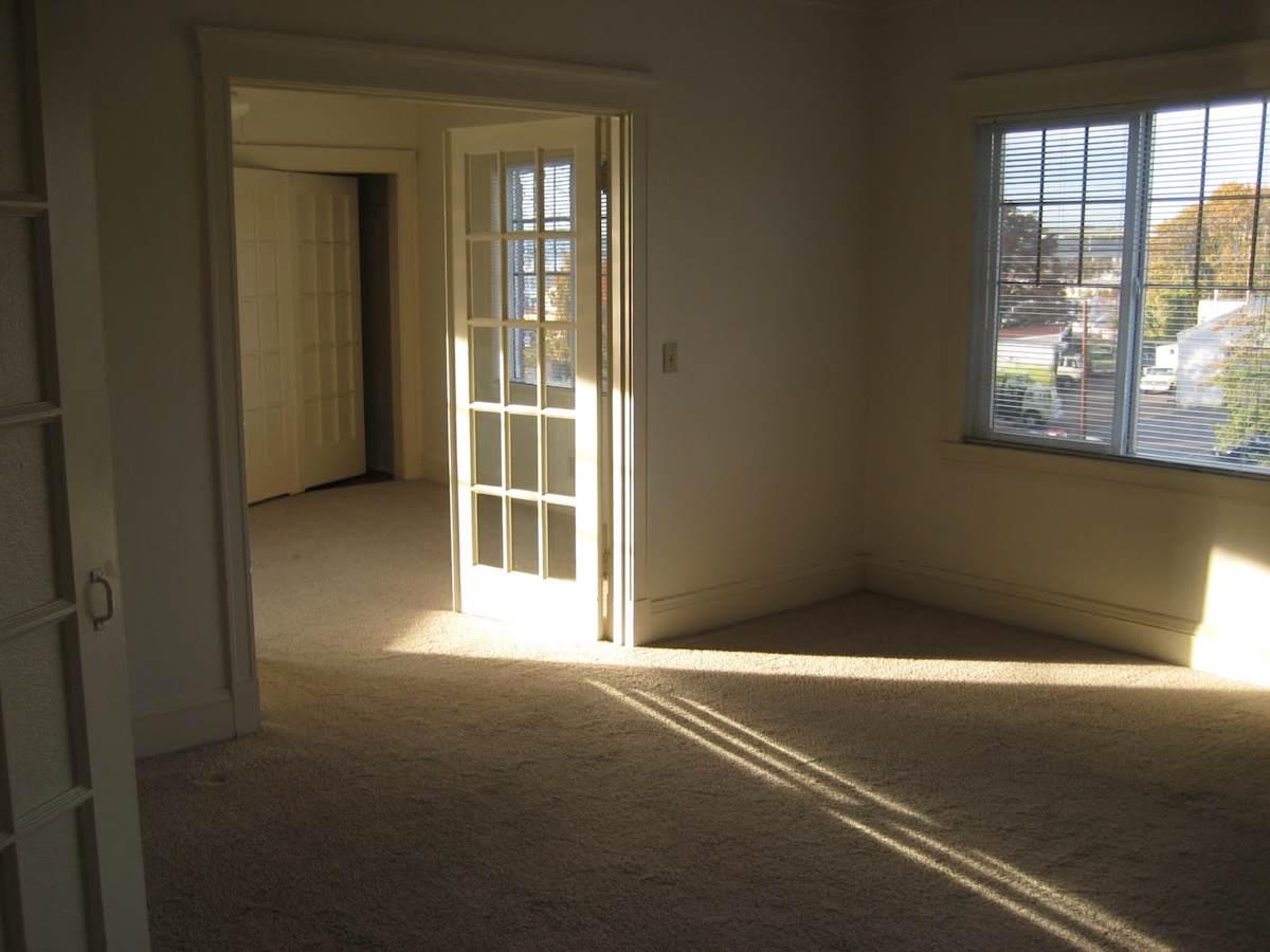 Photos and Video of Paramount Apartments in Portland, OR
