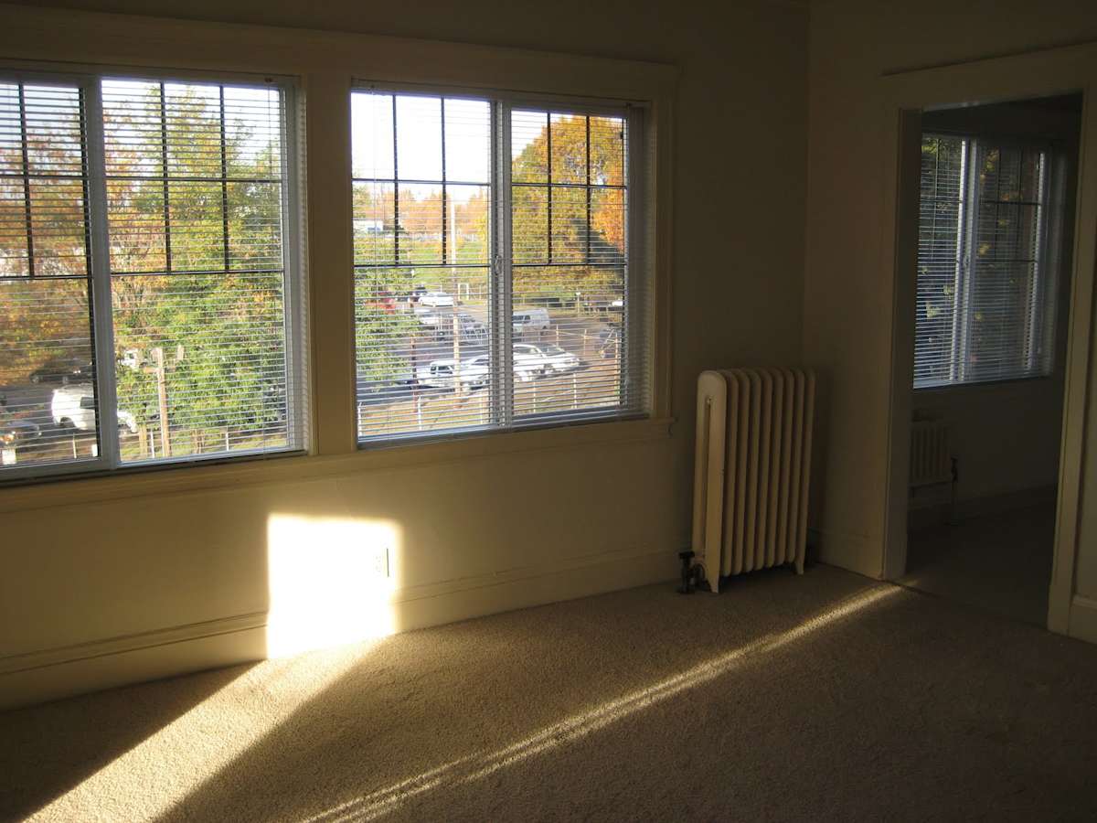 Photos and Video of Paramount Apartments in Portland, OR