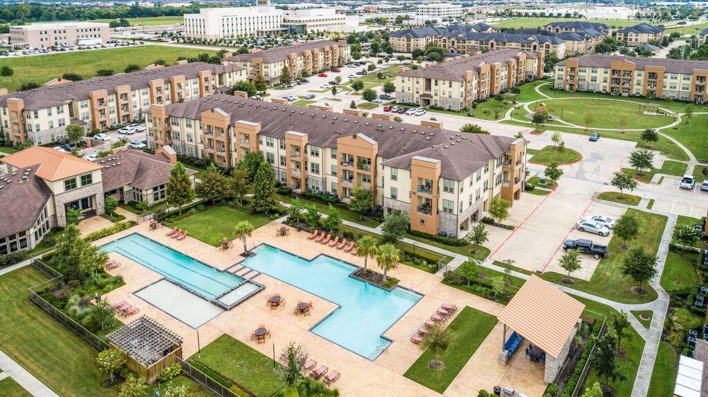 Apartments for Rent in Pearland, TX | Retreat at Shadow Creek Ranch