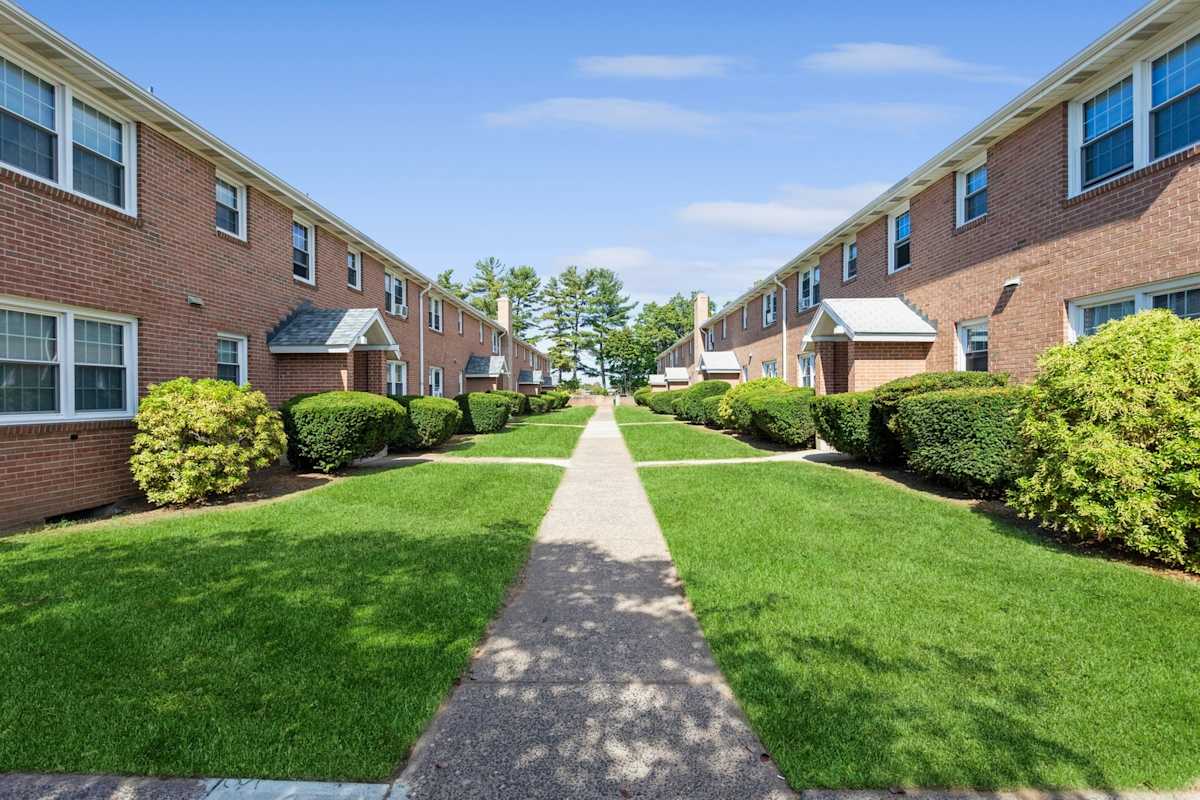 Apartments For Rent in Manchester, CT | Manchester Green